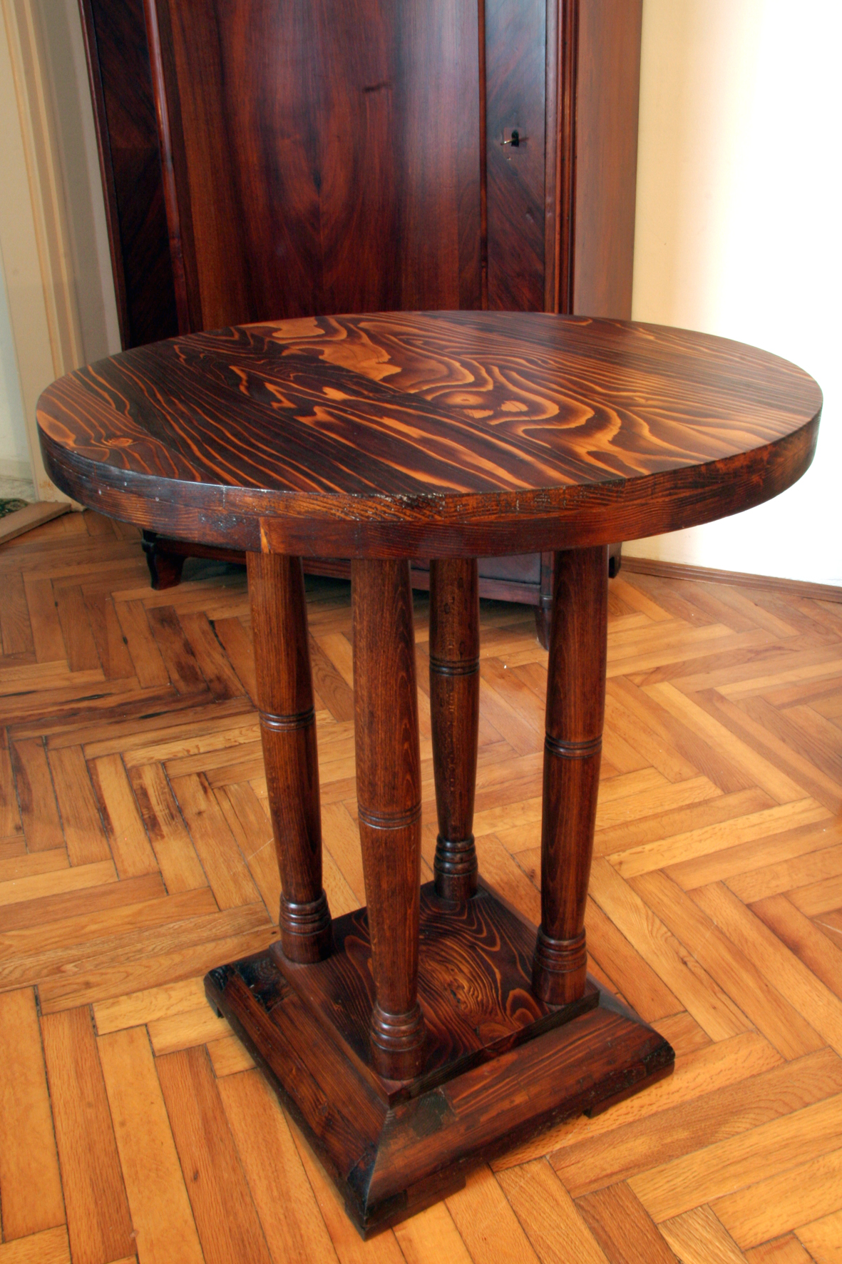 Asztalok - Tables - butorrestauralas.com
